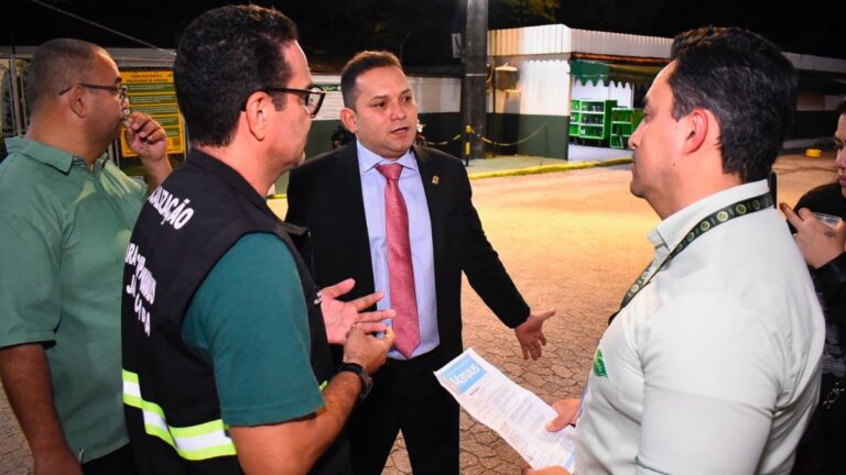 Rodinei Ramos e Jaildo Oliveira fiscalizam linhas de ônibus sem ...